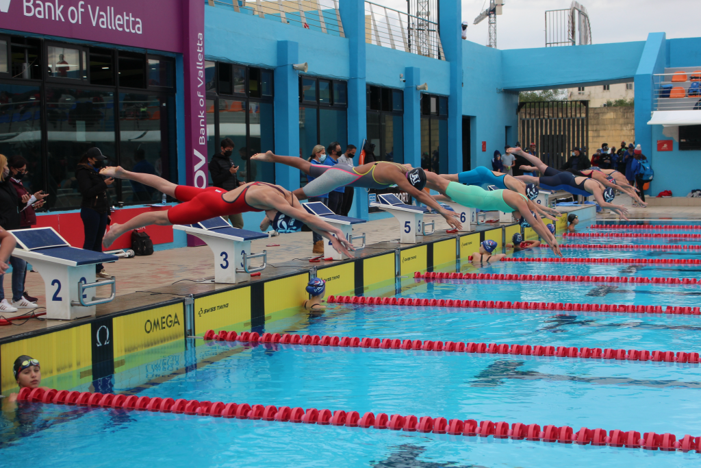 Sasha Gatt breaks her own 400m free national record - SportsDesk