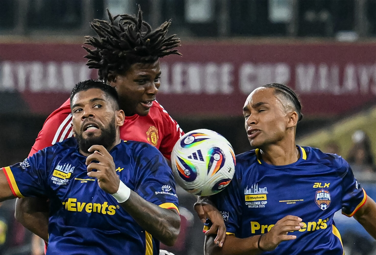 ‘Oh no!’: Malaysian PM sticks boot into booed Man. United - SportsDesk