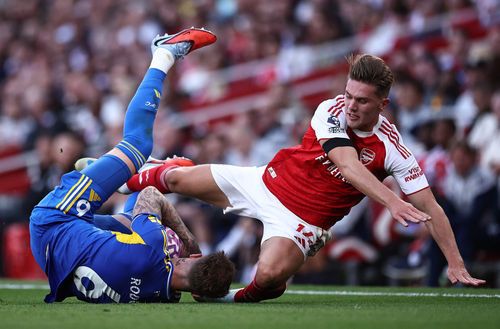 Gyokeres scores twice as Arsenal rout Leeds
