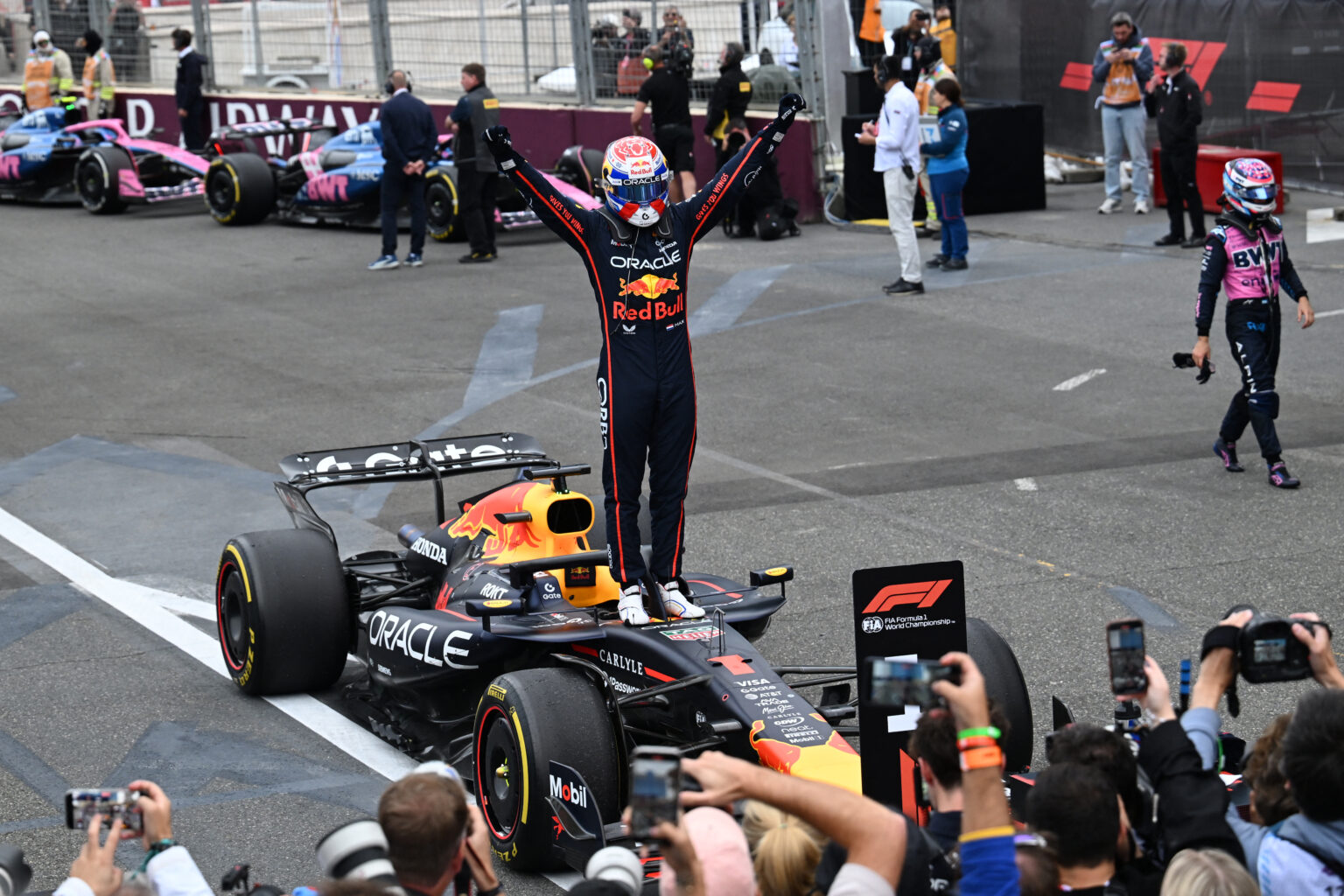 Verstappen wins Azerbaijan GP as Piastri crashes out