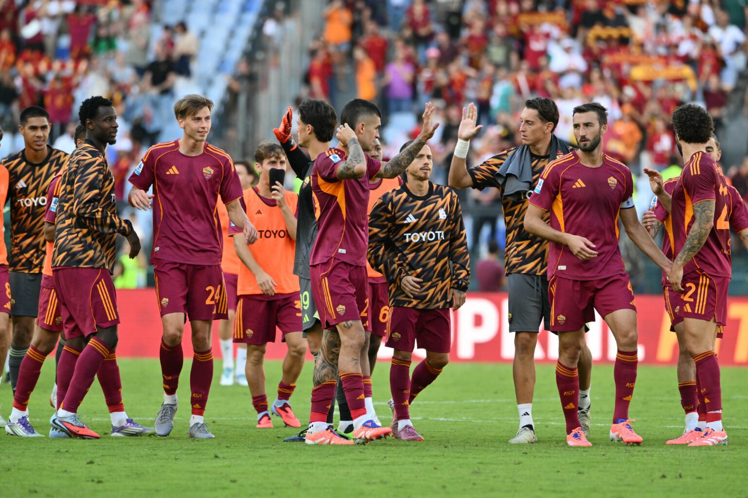 Roma win at Fiorentina to move top of Serie A
