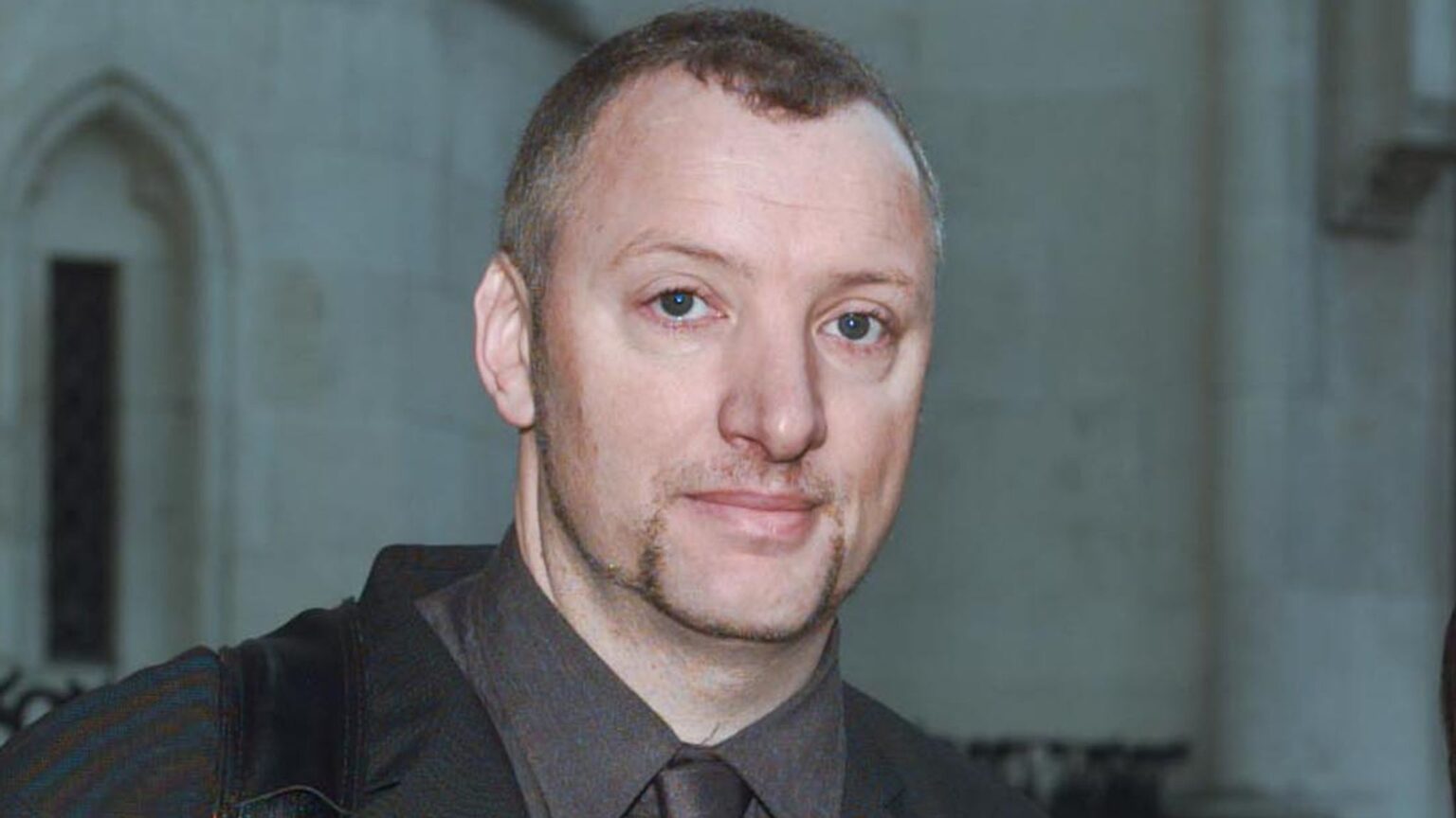 Former Olympic coach Vicente Modahl charged with raping child