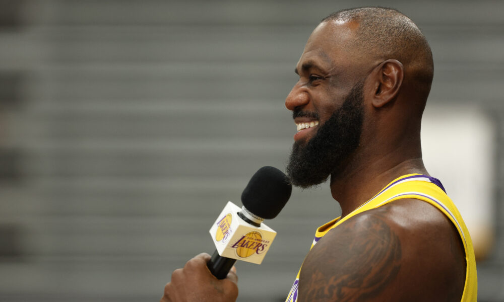 LeBron back in training, edges closer to Lakers return