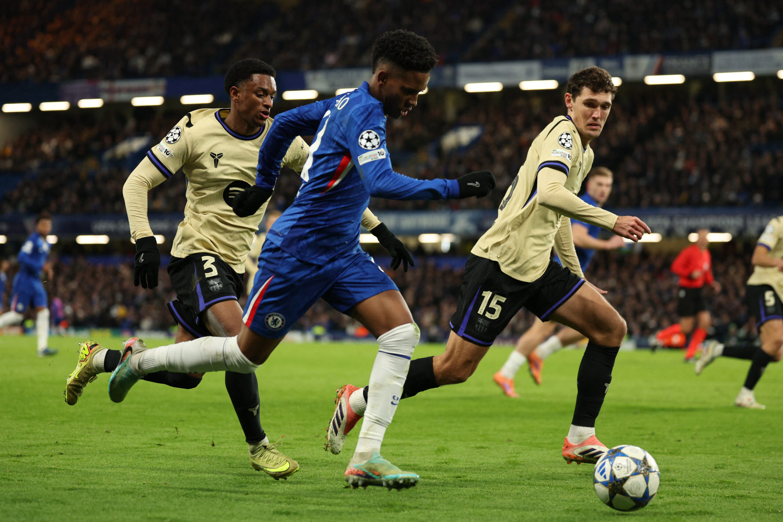 Rosenior will not rush Estevao return from Brazil