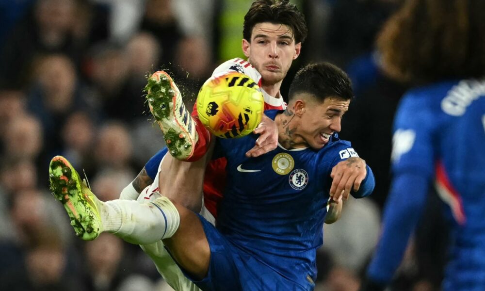 Merino strikes to give Arsenal bruising draw at 10-man Chelsea